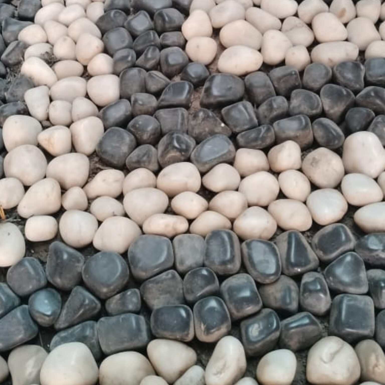 No.1 Stone & Rock Pebbles Distributor in Karnataka, Tamil Nadu & Kerala
